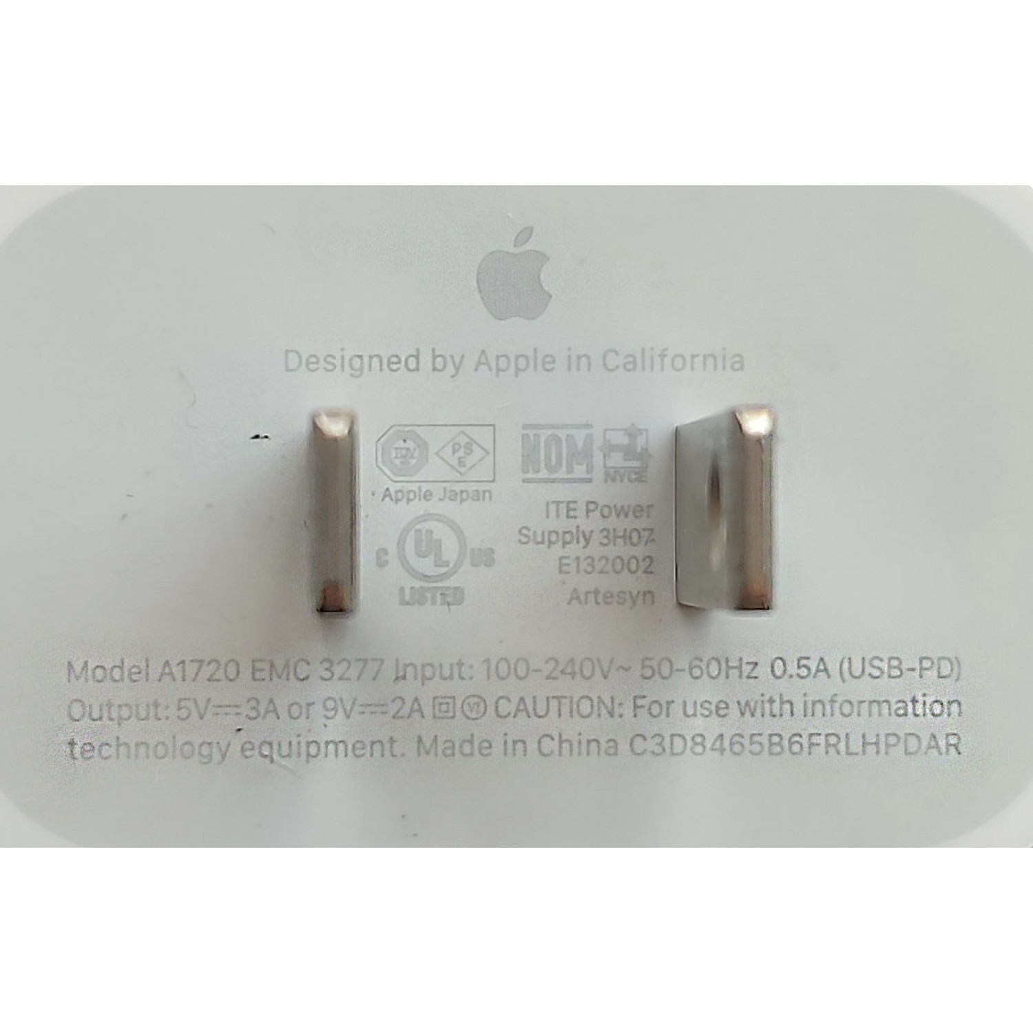 ADAPTADOR AC APPLE / NUMERO DE PARTE A1720 / EMC 3277 / ENTRADA: 100 ...